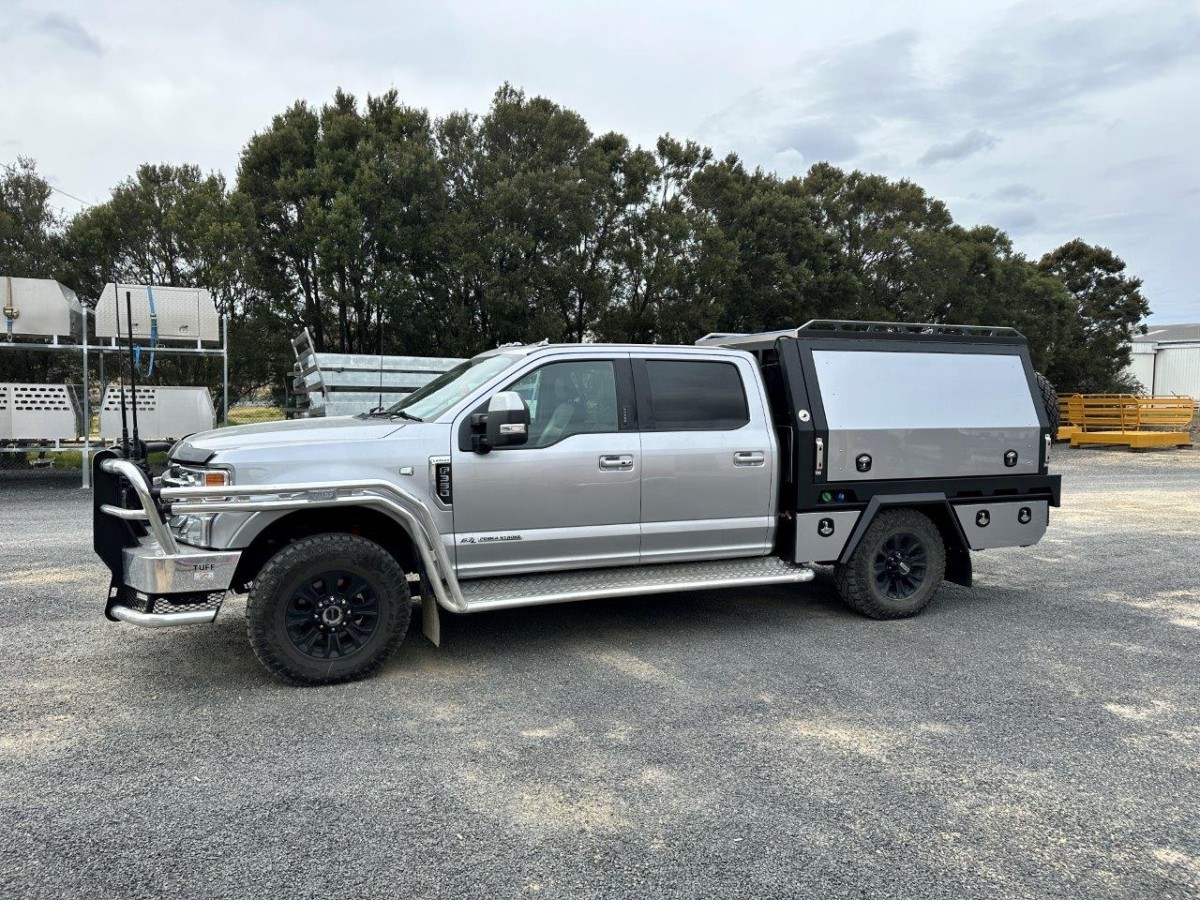 Ford F350 Tray and Canopy
