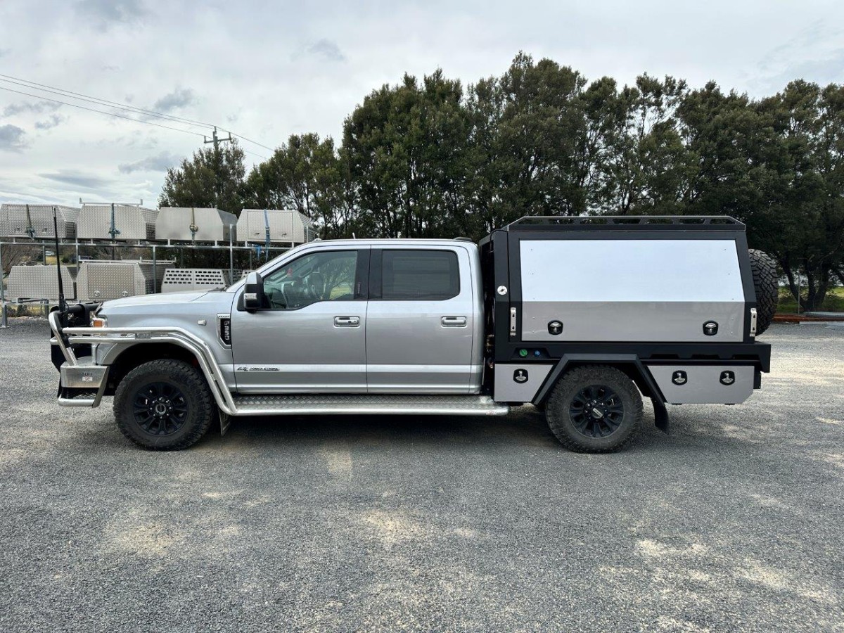 Ford F350 Tray and Canopy
