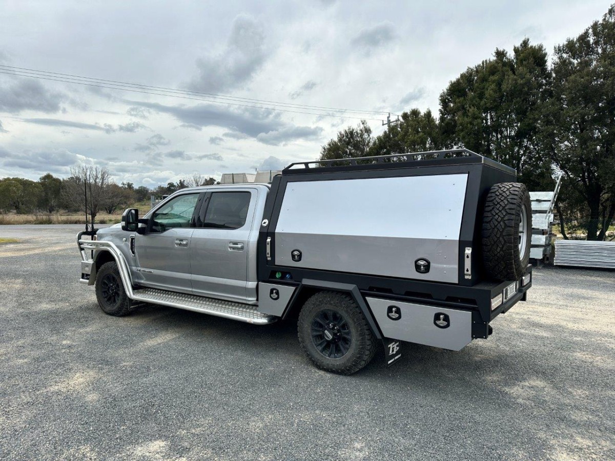 Ford F350 Tray and Canopy