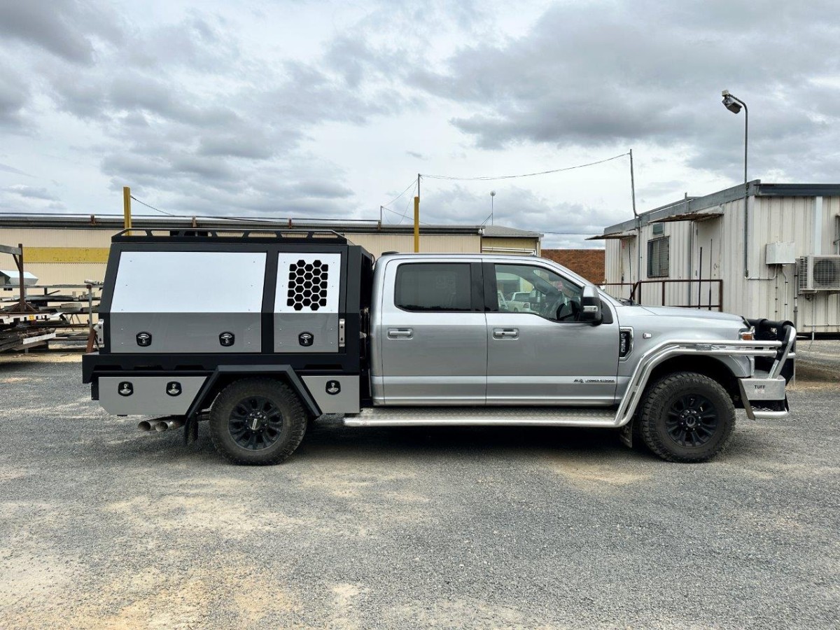 Ford F350 Tray and Canopy
