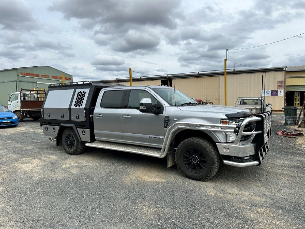 Ford F350 Tray and Canopy