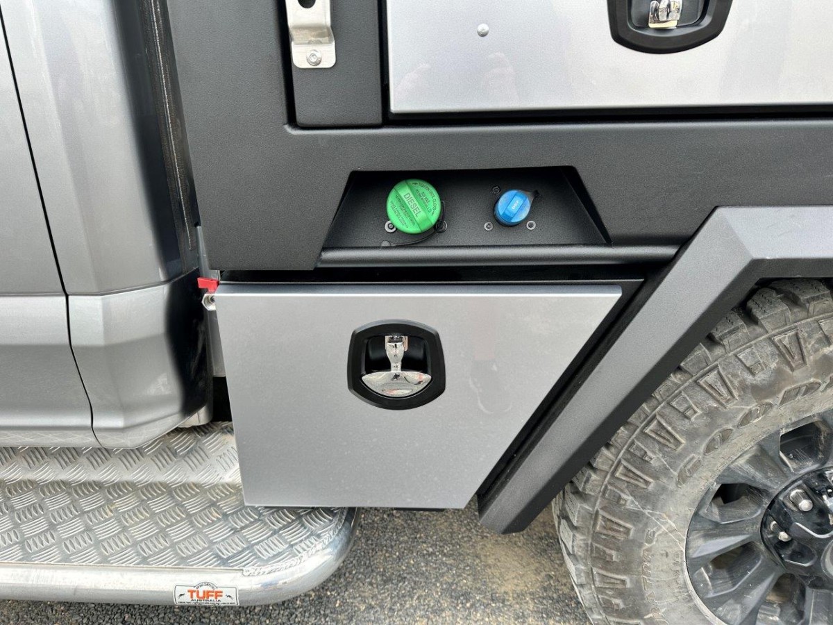 Ford F350 Tray and Canopy