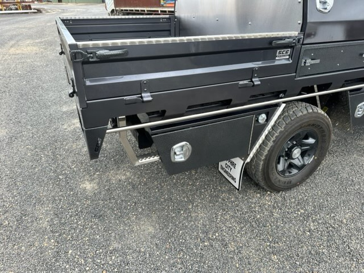 Custom Tray with Cross Deck for a Dual Cab Land Cruiser