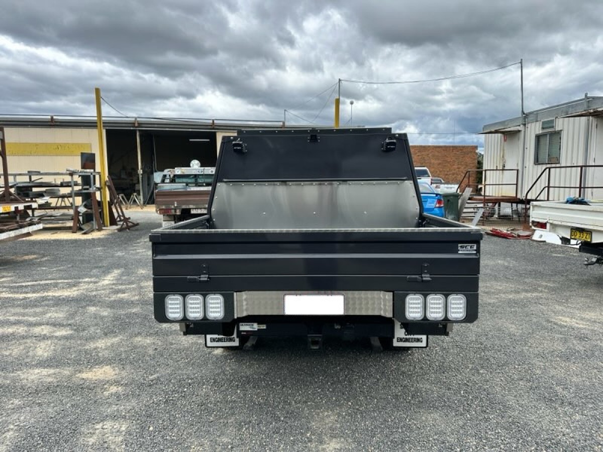 Custom Tray with Cross Deck for a Dual Cab Land Cruiser