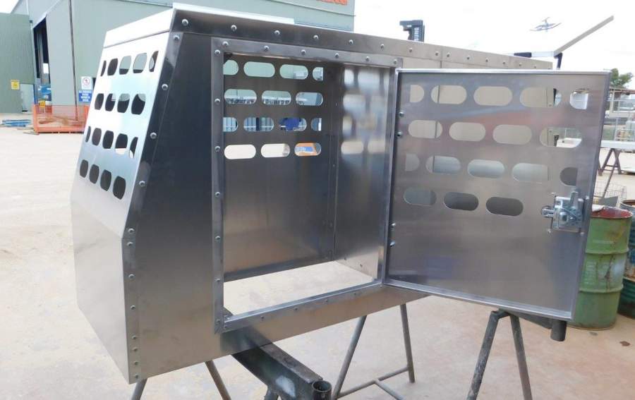 Dog Boxes - Sapphire City Engineering - Custom made Ute Trays. Inverell ...